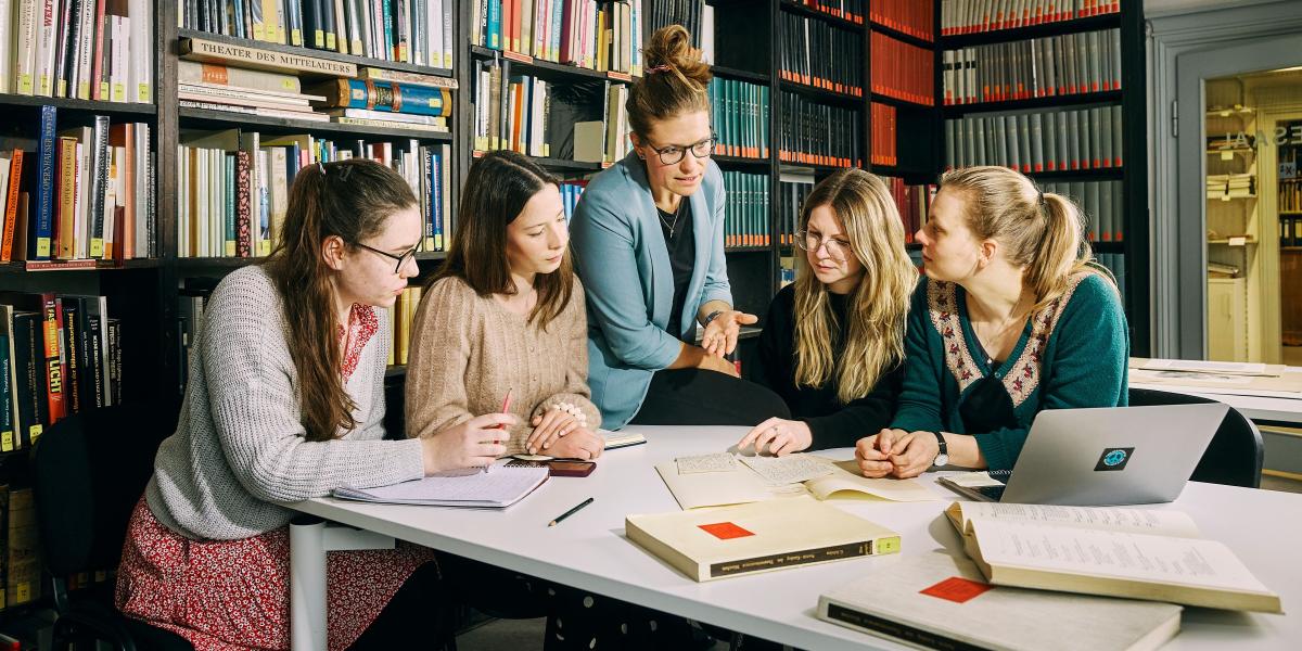 Dramatikerinnen: Zu ihren Lebzeiten bekannt, heute ver … - LMU München