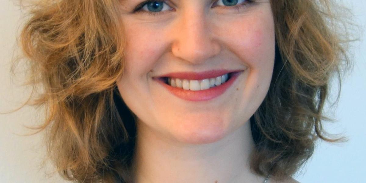 Sophia Gruber erhält KlarText-Preis - LMU München